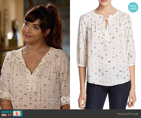 WornOnTV: Cece’s arrow print blouse on New Girl | Hannah Simone ...