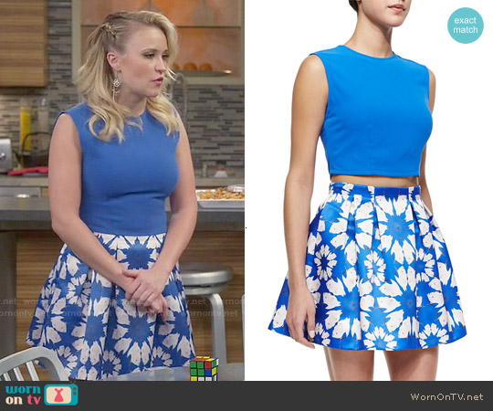 WornOnTV: Gabi’s blue floral skirt and top on Young and Hungry | Emily ...