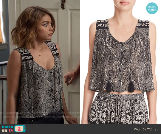 WornOnTV: Haley’s black and white paisley print top on Modern Family ...