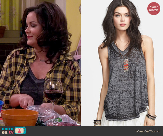 WornOnTV: Victoria’s grey top and yellow plaid shirt on Mike and Molly ...
