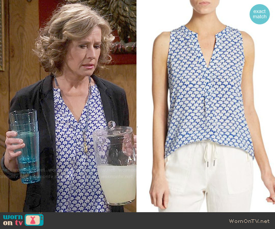 WornOnTV: Vanessa’s blue elephant print top on Last Man Standing ...