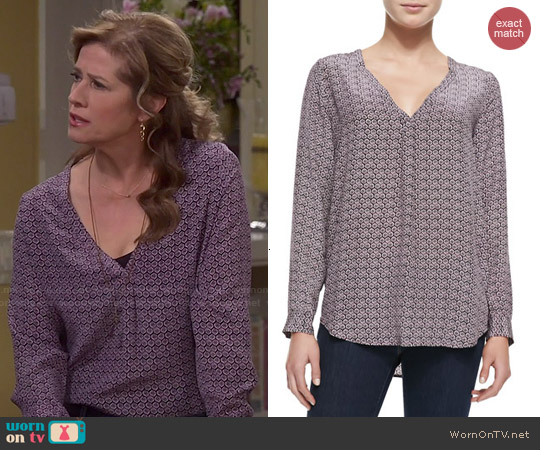 WornOnTV: Vanessa’s v-neck honeycomb print blouse on Last Man Standing ...