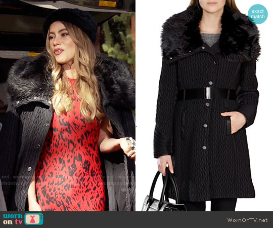 WornOnTV: Gloria’s red leopard print dress and black fur collar coat on ...