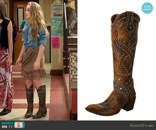 Wornontv Mayas Suede Fringed Skirt And Denim Shirt On Girl Meets